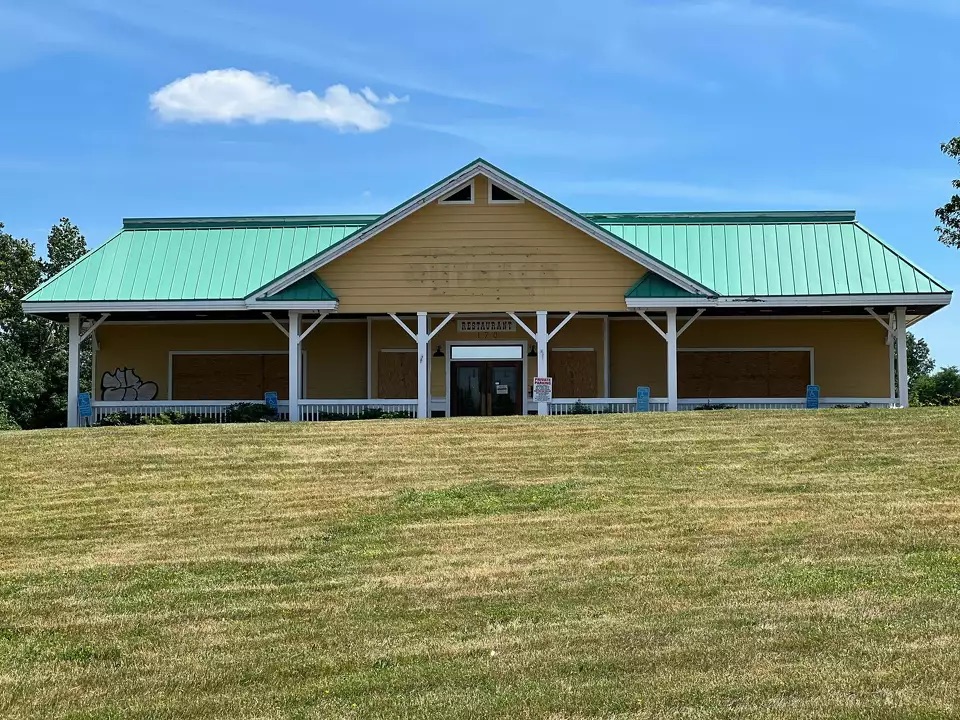What’s Up With That Place? Vacant Outback Steakhouse in Manchester ...